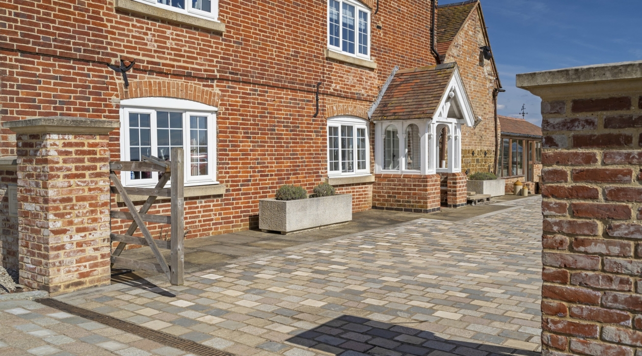 Portuguese Cropped Granite Setts - Stoneworld Oxfordshire