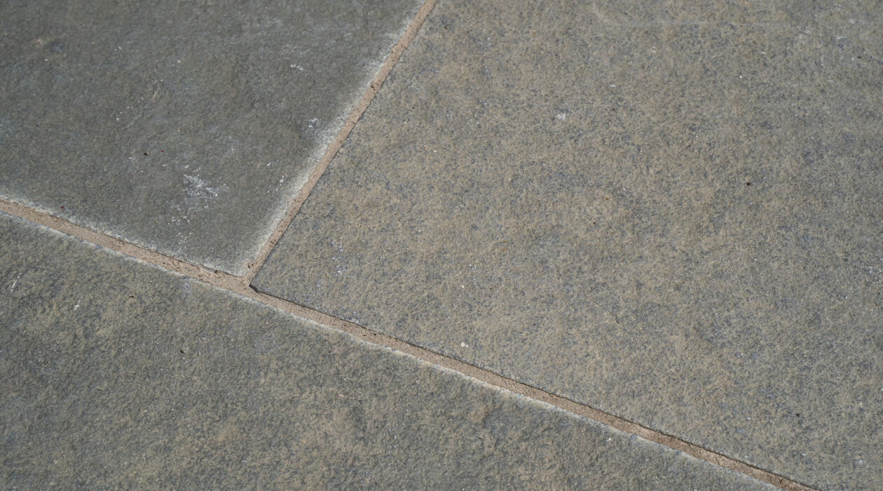 Tundra Sawn Edge Limestone From Stoneworld - Oxford