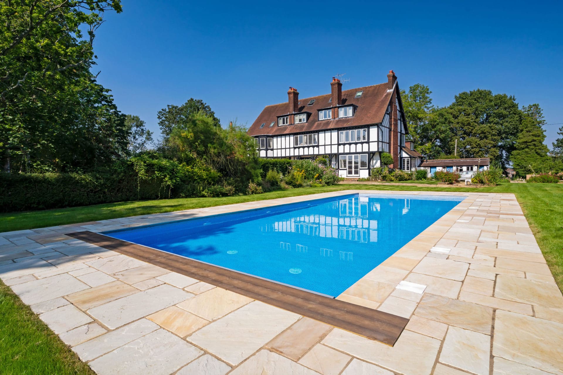 Natural Stone Pool Copings | Stoneworld Oxfordshire