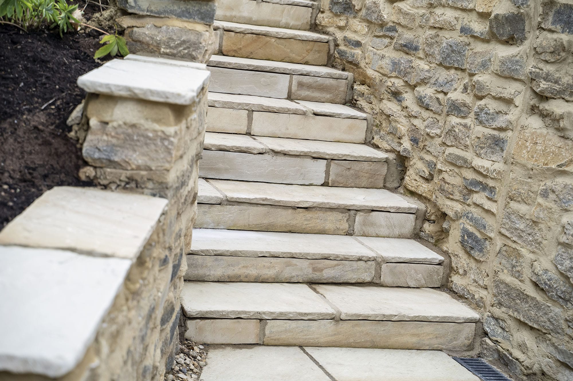 Natural stone or porcelain coping stones? - Stoneworld Oxfordshire