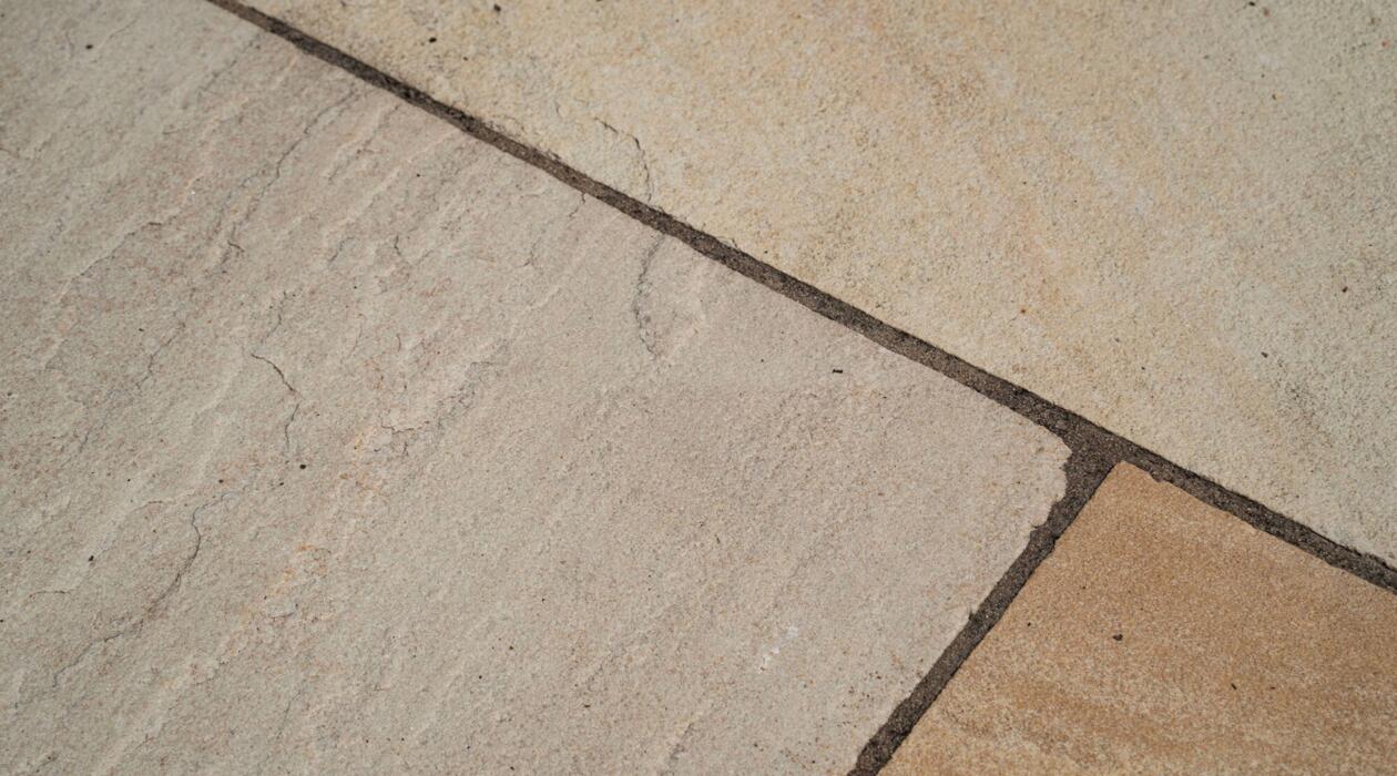 Hand-Cut Sawn Edge Fossil Mint Sandstone Paving | Stoneworld