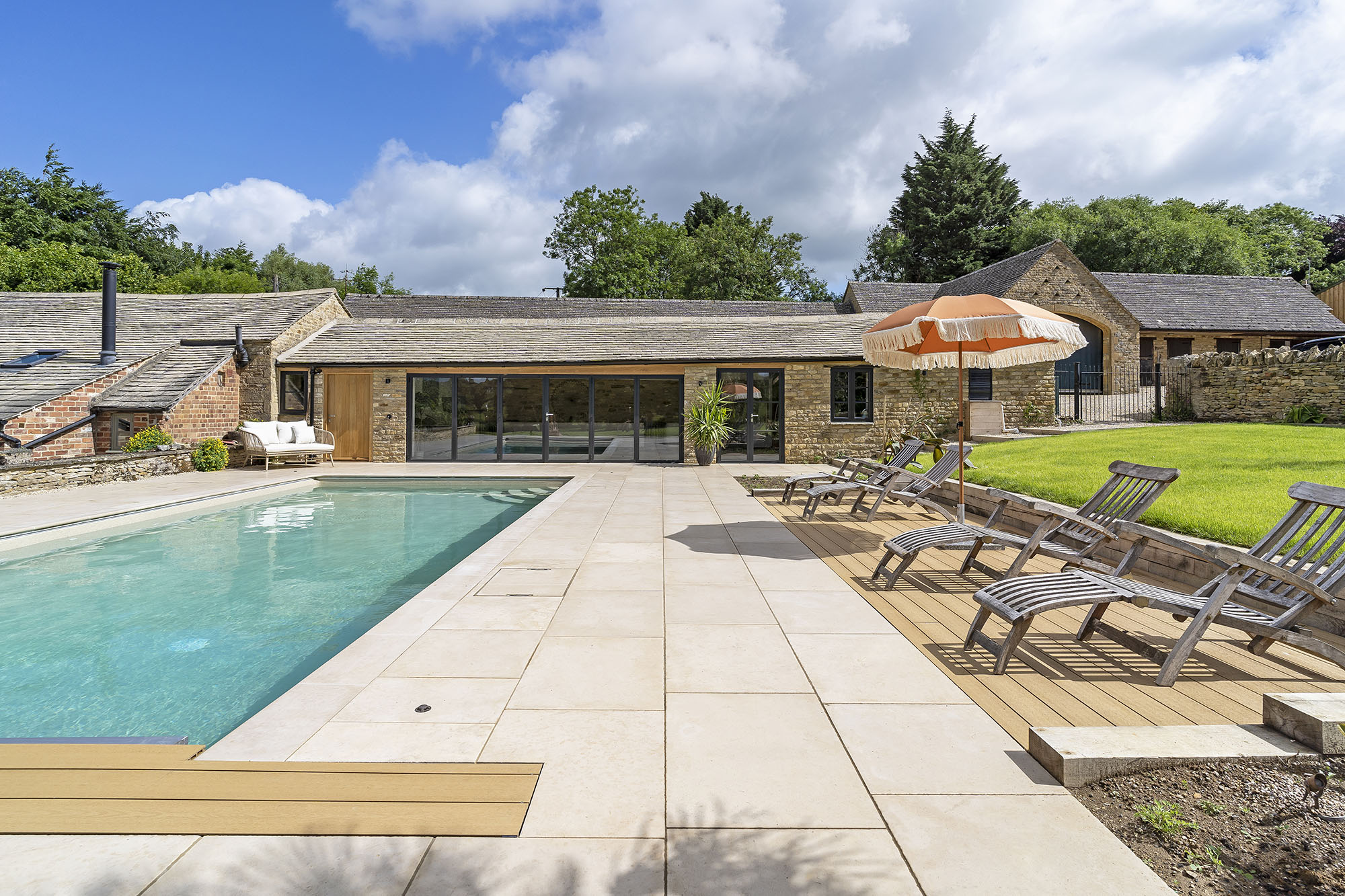 Moleanos Sablino Pool Project: Transforming Outdoor Spaces with Elegant Limestone - Stoneworld