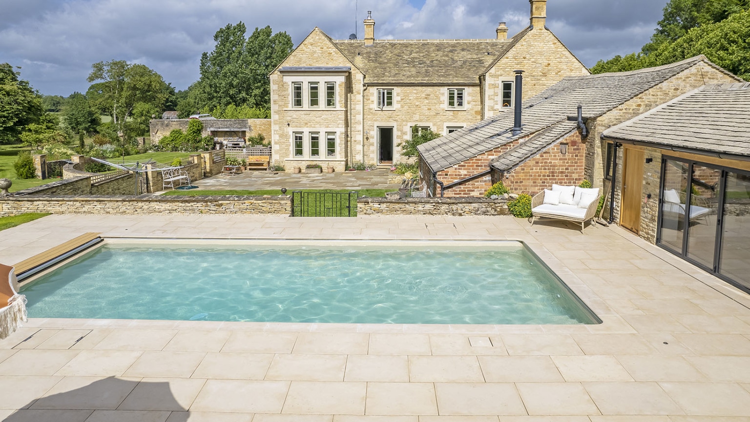 Moleanos Sablino Pool Project: Transforming Outdoor Spaces with Elegant Limestone - Stoneworld