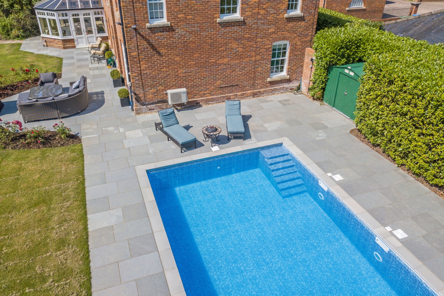 Authenticity: combining sandstone and limestone - Stoneworld Oxfordshire