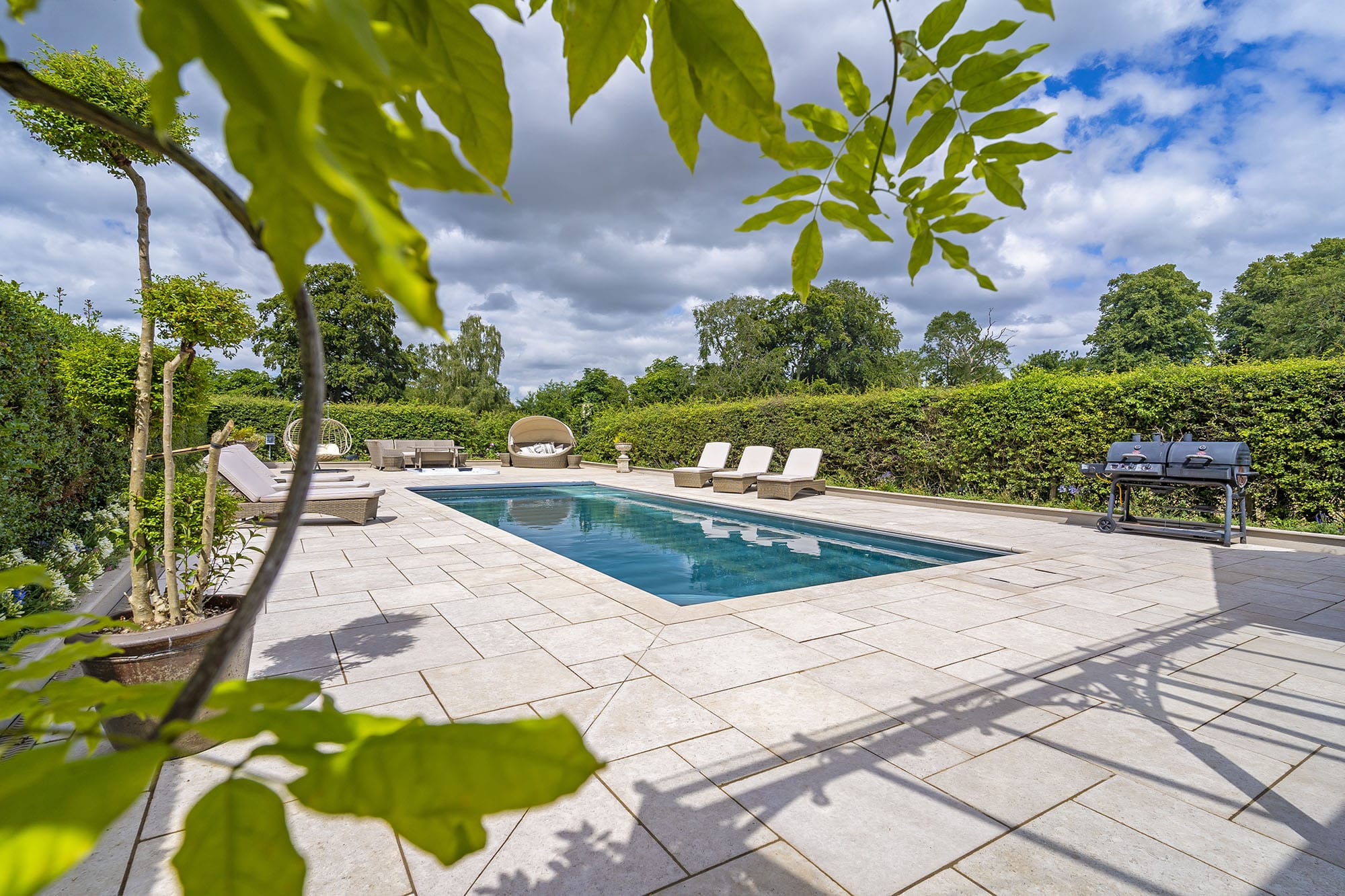 Summer Retreat - La Roche - Stoneworld