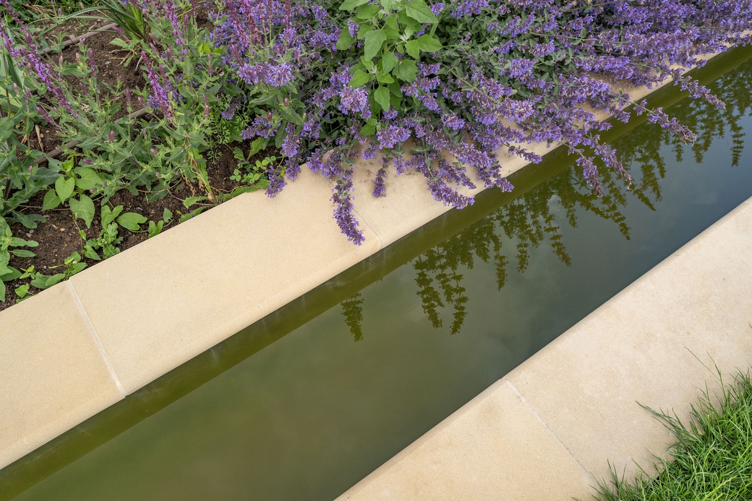 How to Build a Garden Rill Like a Pro - Stoneworld