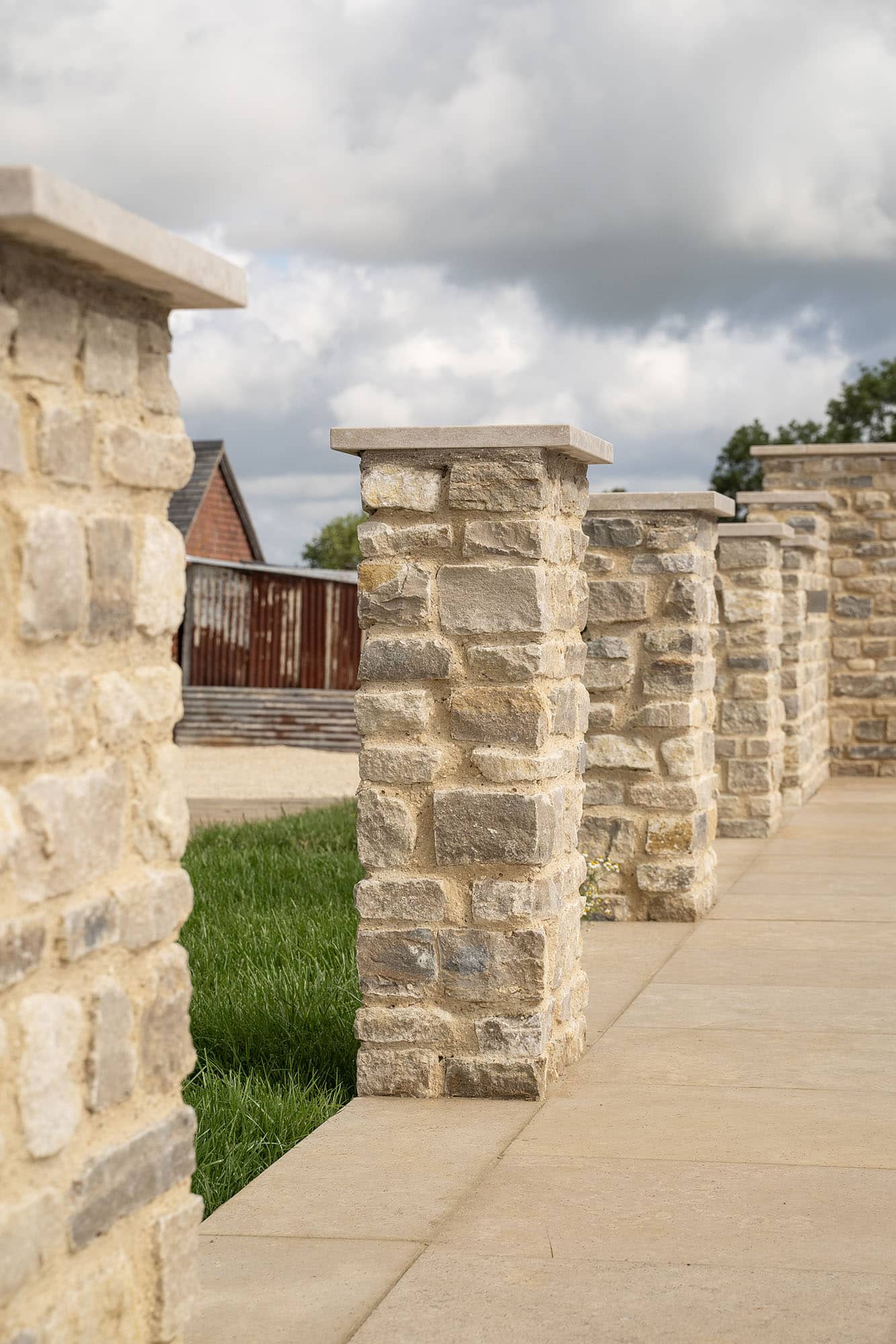 La Roche Limestone and Purbeck Dry Stone Walling - Stoneworld