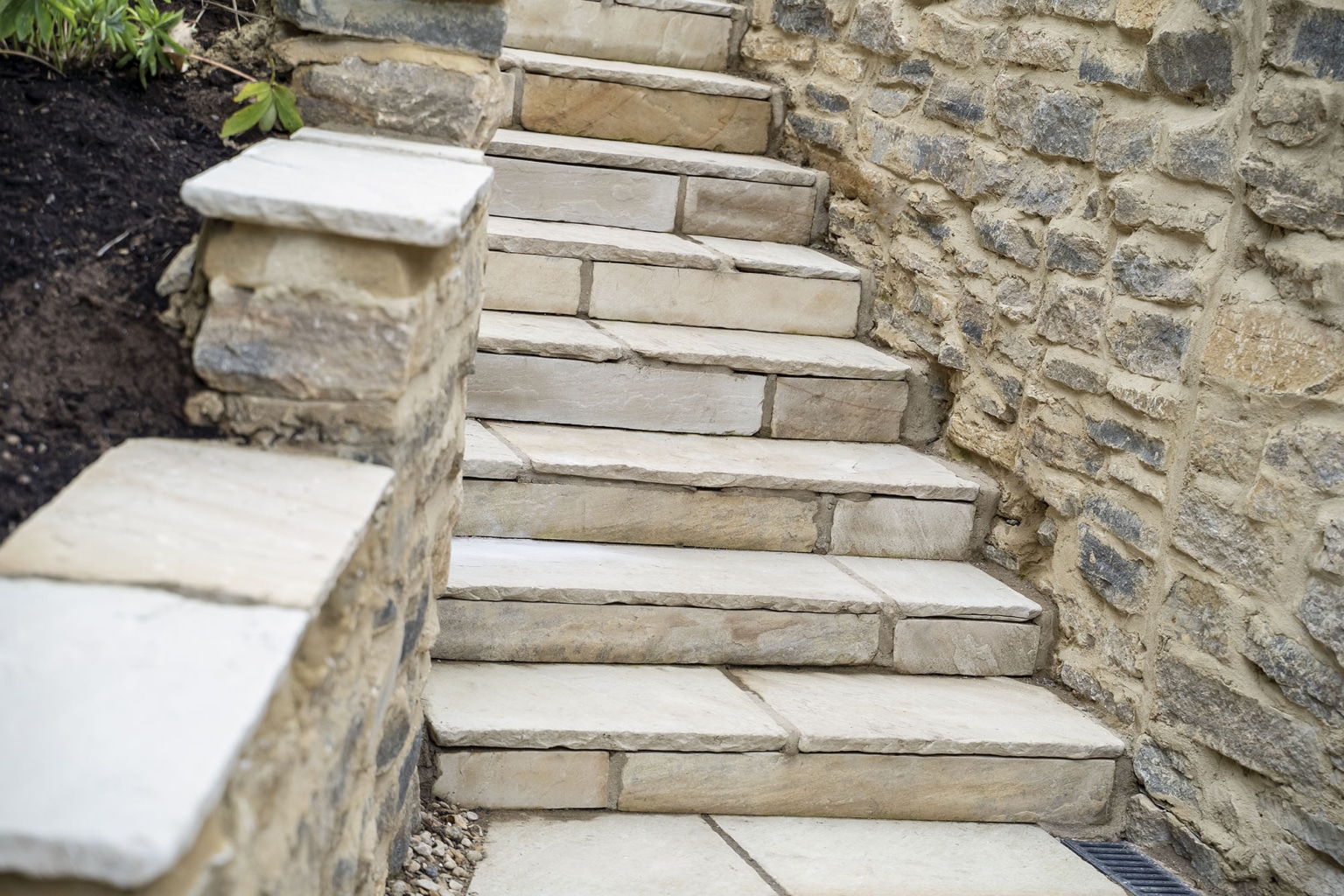 How to Lay Coping Stones on Walls - Stoneworld